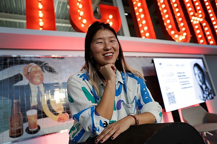 Así ha sido la presentación de 'La agriDolce vita', de Quan Zhou, en el Aula de Cultura de SUR ...